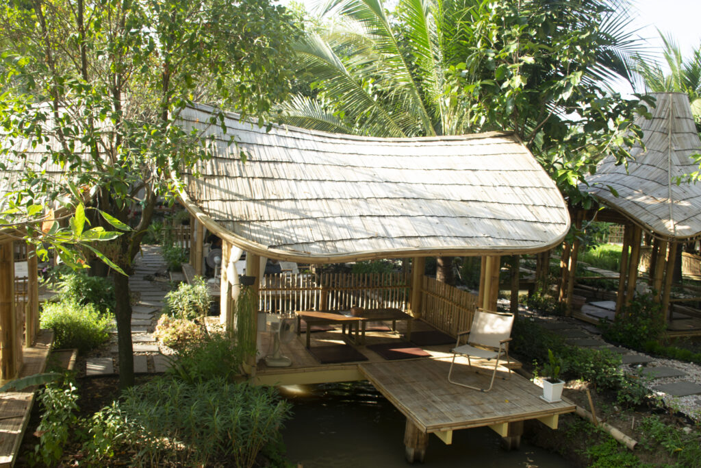 The bamboo hut is not just a rectangle. - Bamboosaurus