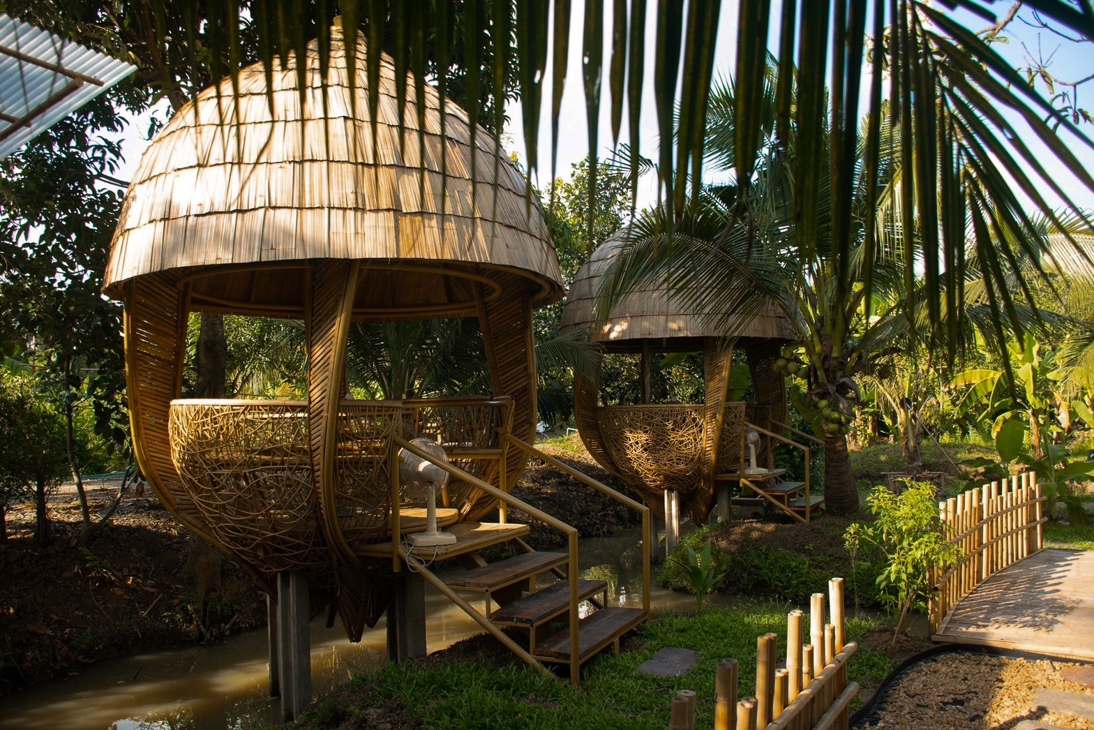 The bamboo hut is not just a rectangle. - Bamboosaurus`s Site